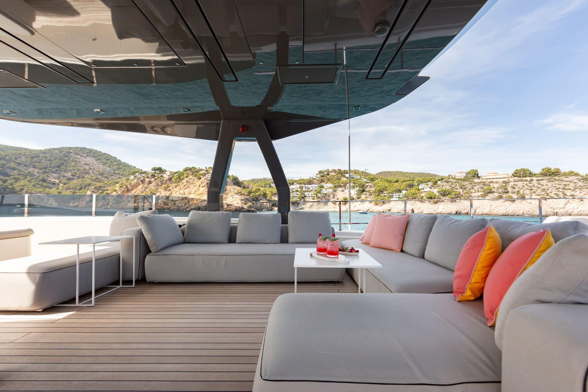 Yacht KIKI V, Custom Line | CHARTERWORLD Luxury Superyacht Charters